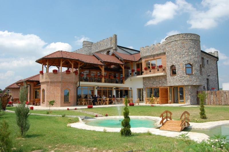 Dvorac Ivanović Koceljeva - POSLOVNE STRANE